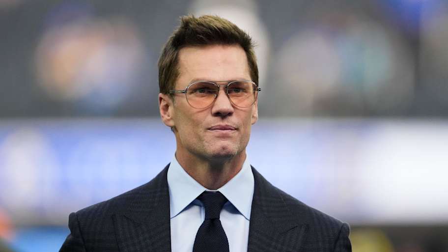 Tom Brady issues strong message on $2.6 million college football QB