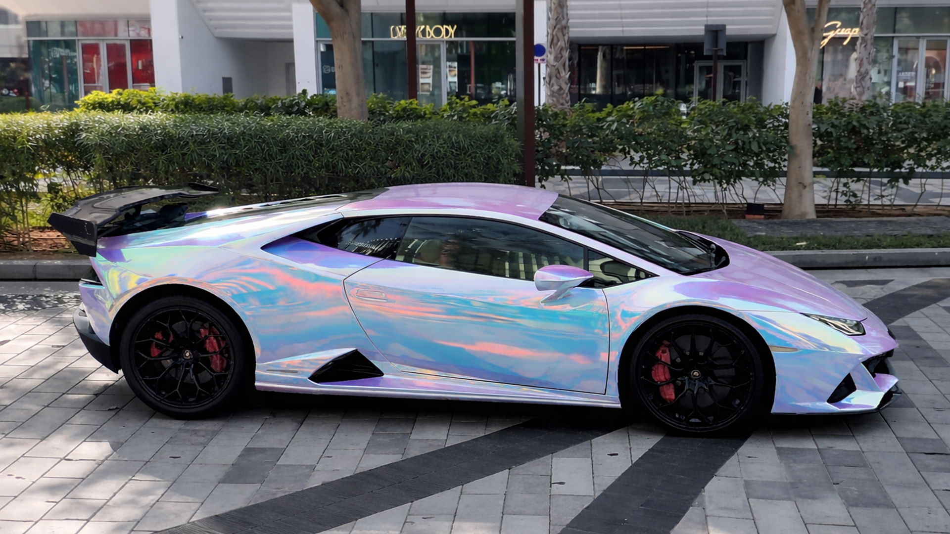 Iridescent Lamborghini spotted on Dubai streets