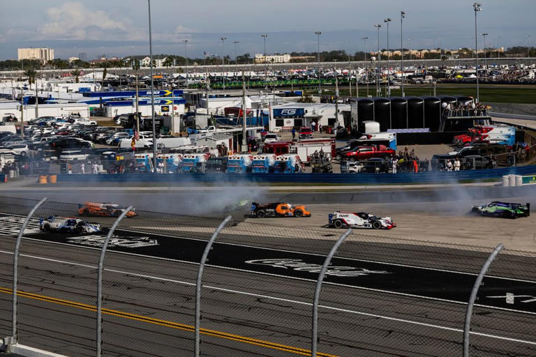 Daytona 24, hour 6: Porsche Penske leads over JDC-Miller
