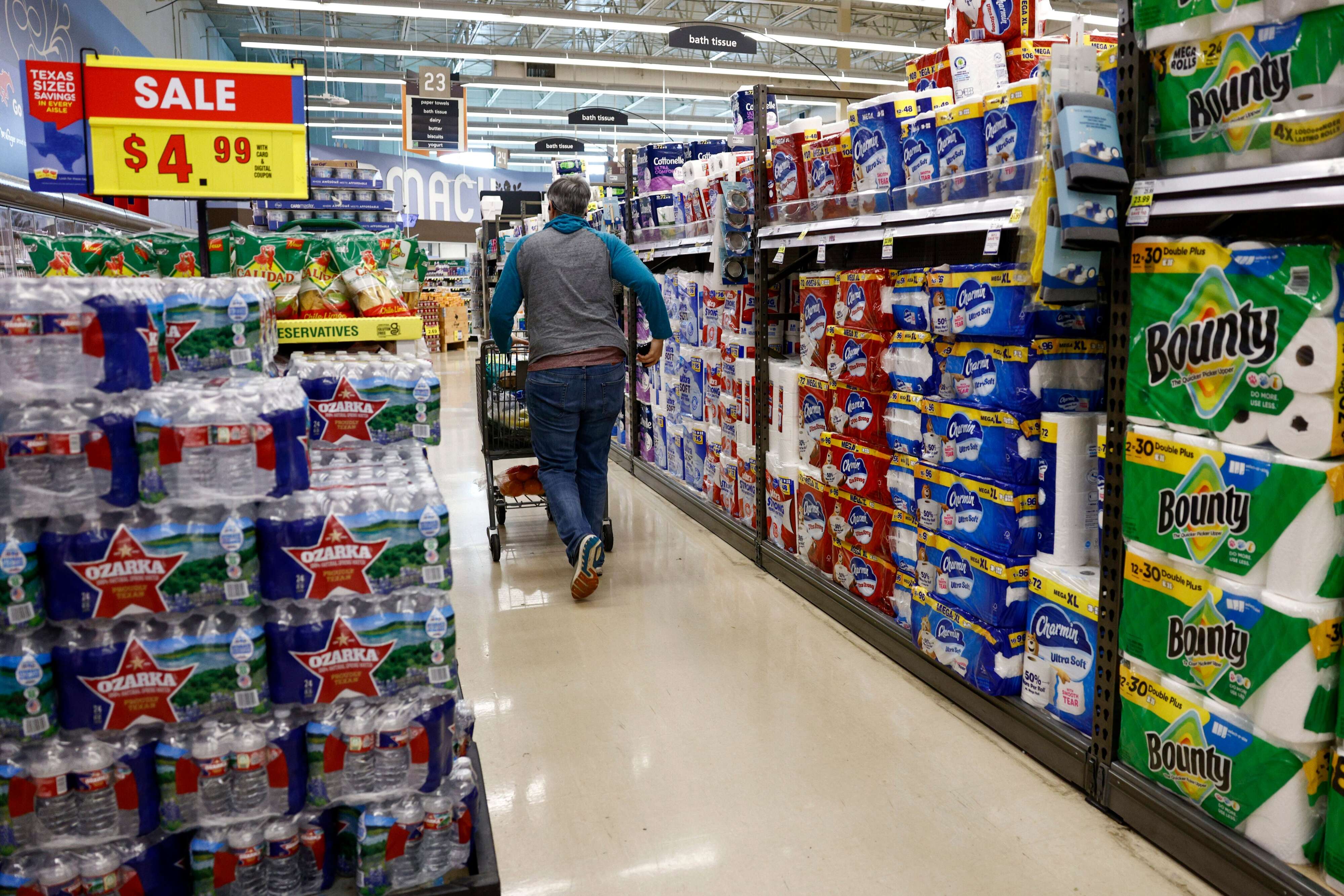 Here are North Texas grocery stores closed early amid weekend winter storm