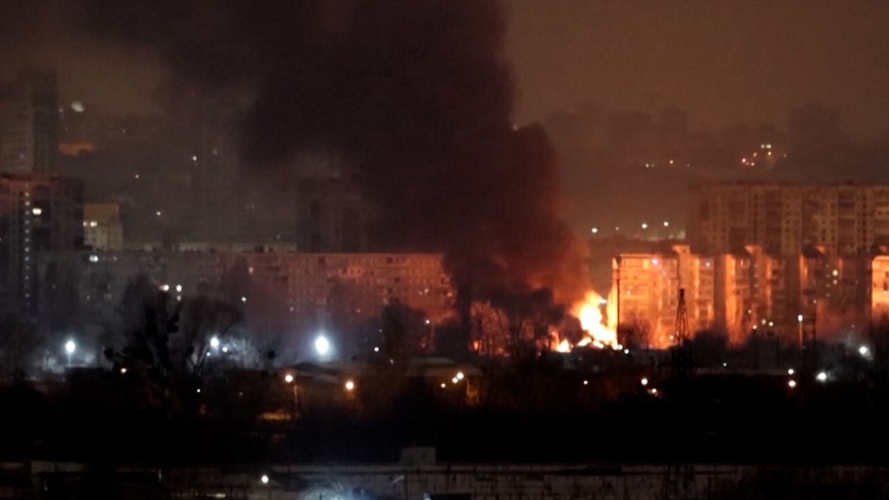 Russia strikes Kyiv and Kharkiv as US-brokered peace talks continue