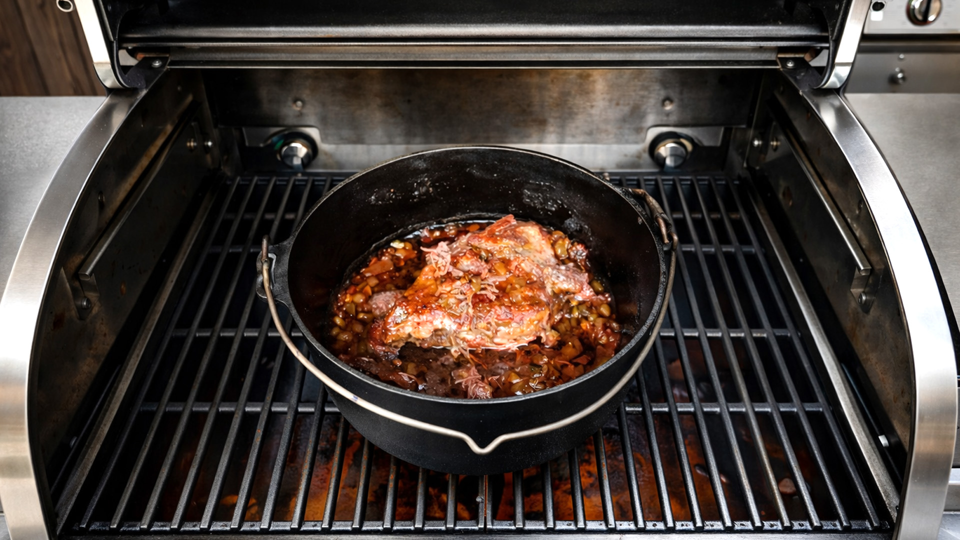 Hoe maak je gerookte carnitas in de Dutch oven