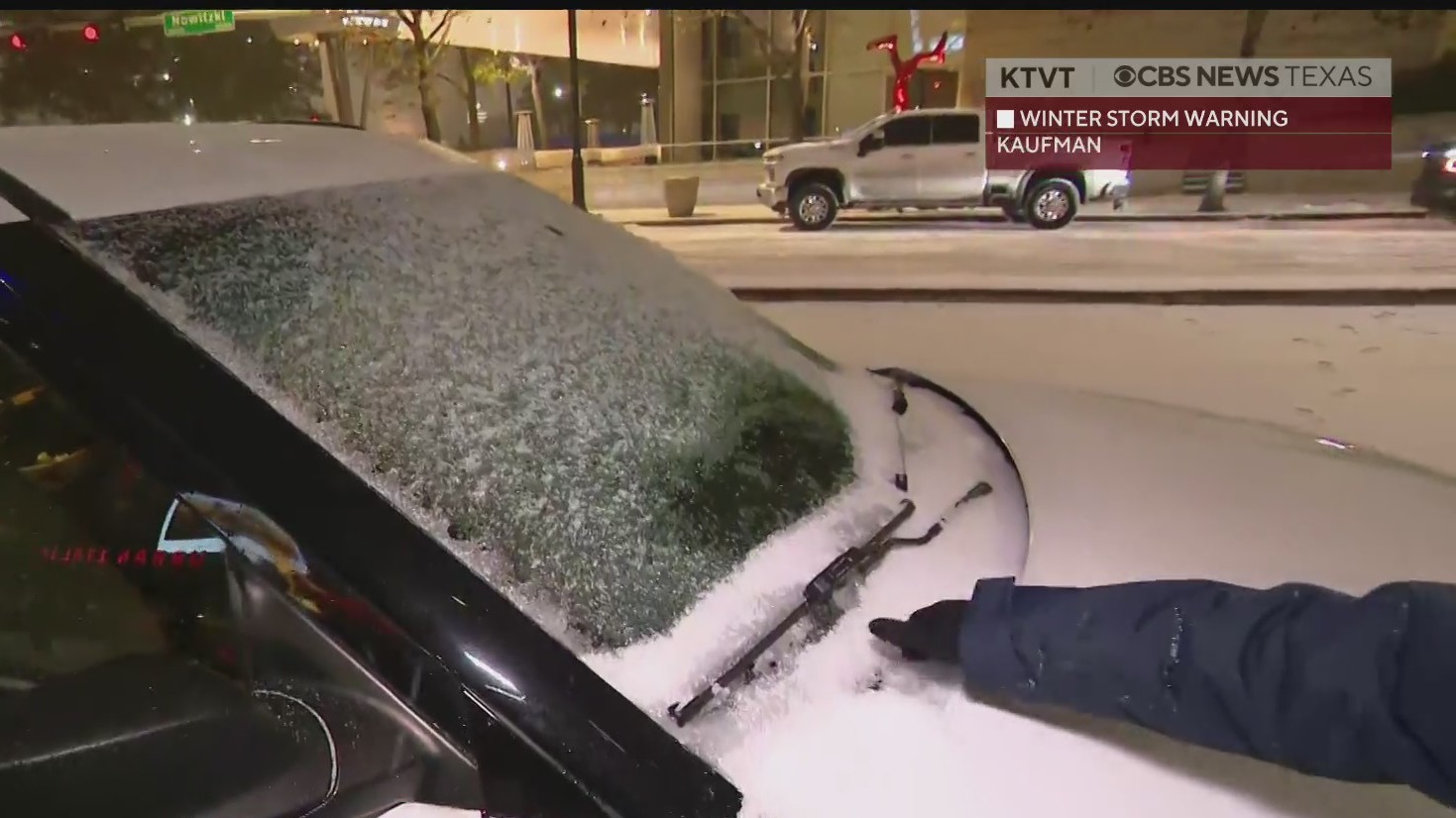 Fans pack downtown Dallas despite freezing weather after Mavericks game