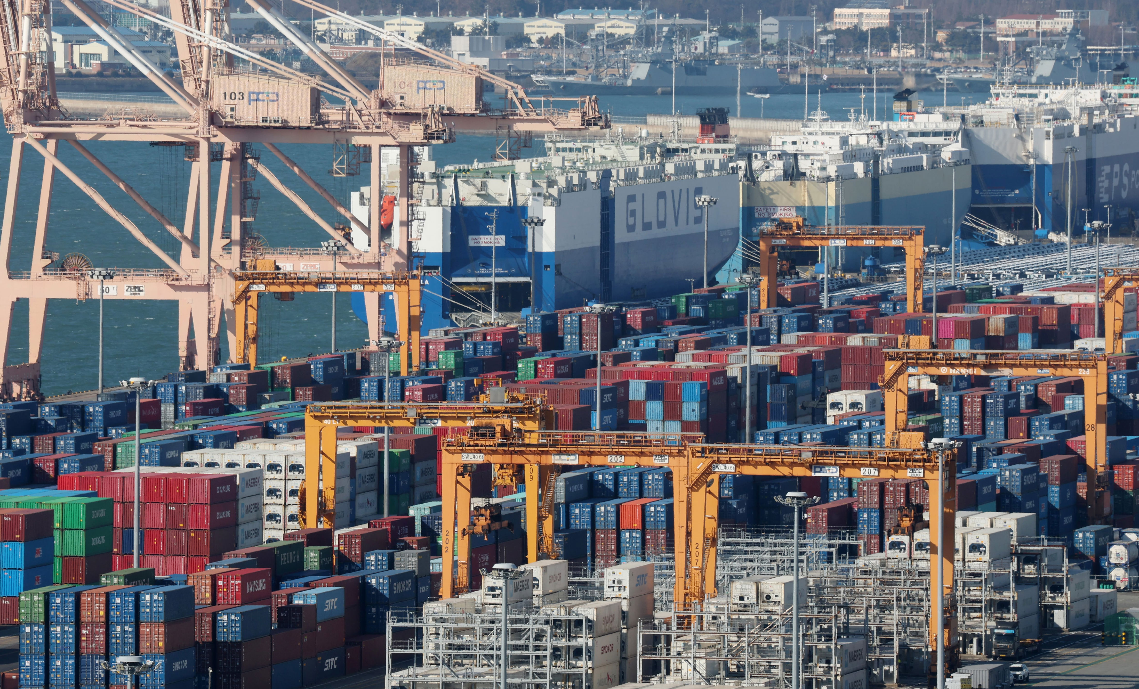 Economists forecast 1% growth, 1,516 won exchange rate