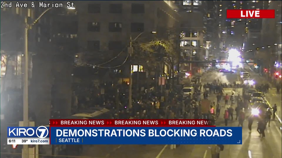 VIDEO: Protestors blocking streets near Seattle Federal Building