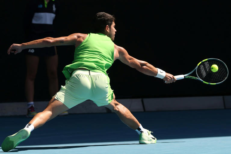 Alcaraz eases into last eight in bid for maiden Melbourne title