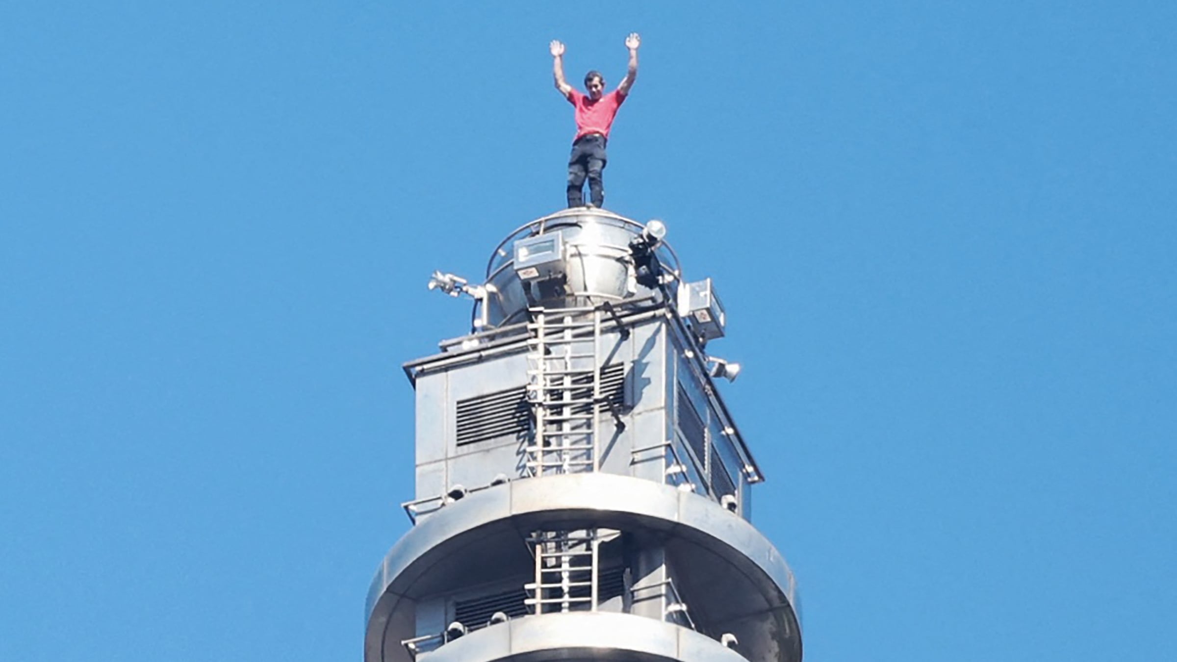 Rock climber Alex Honnold survives death-defying live TV stunt