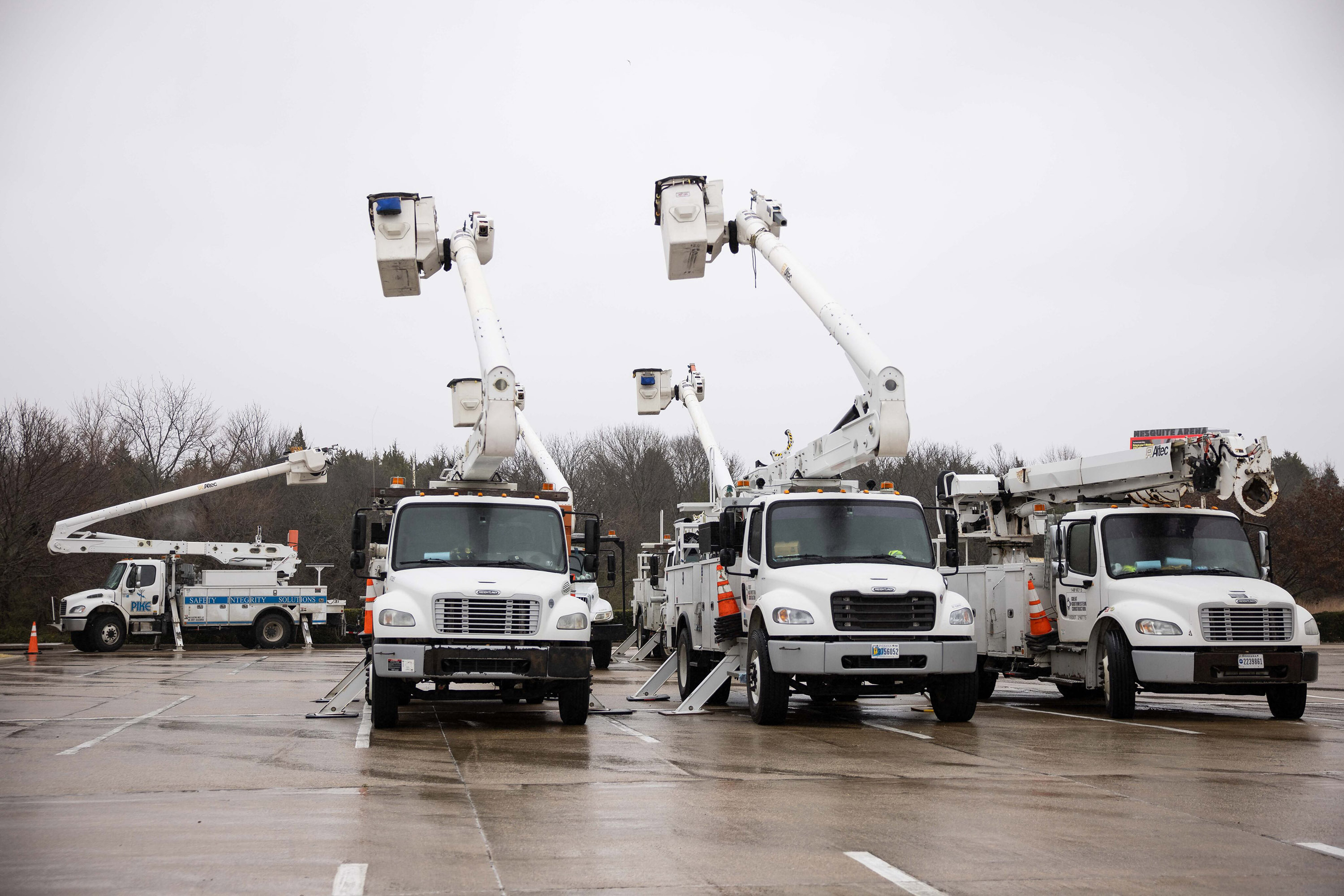 Thousands of North Texans without power as winter storm blows through Texas