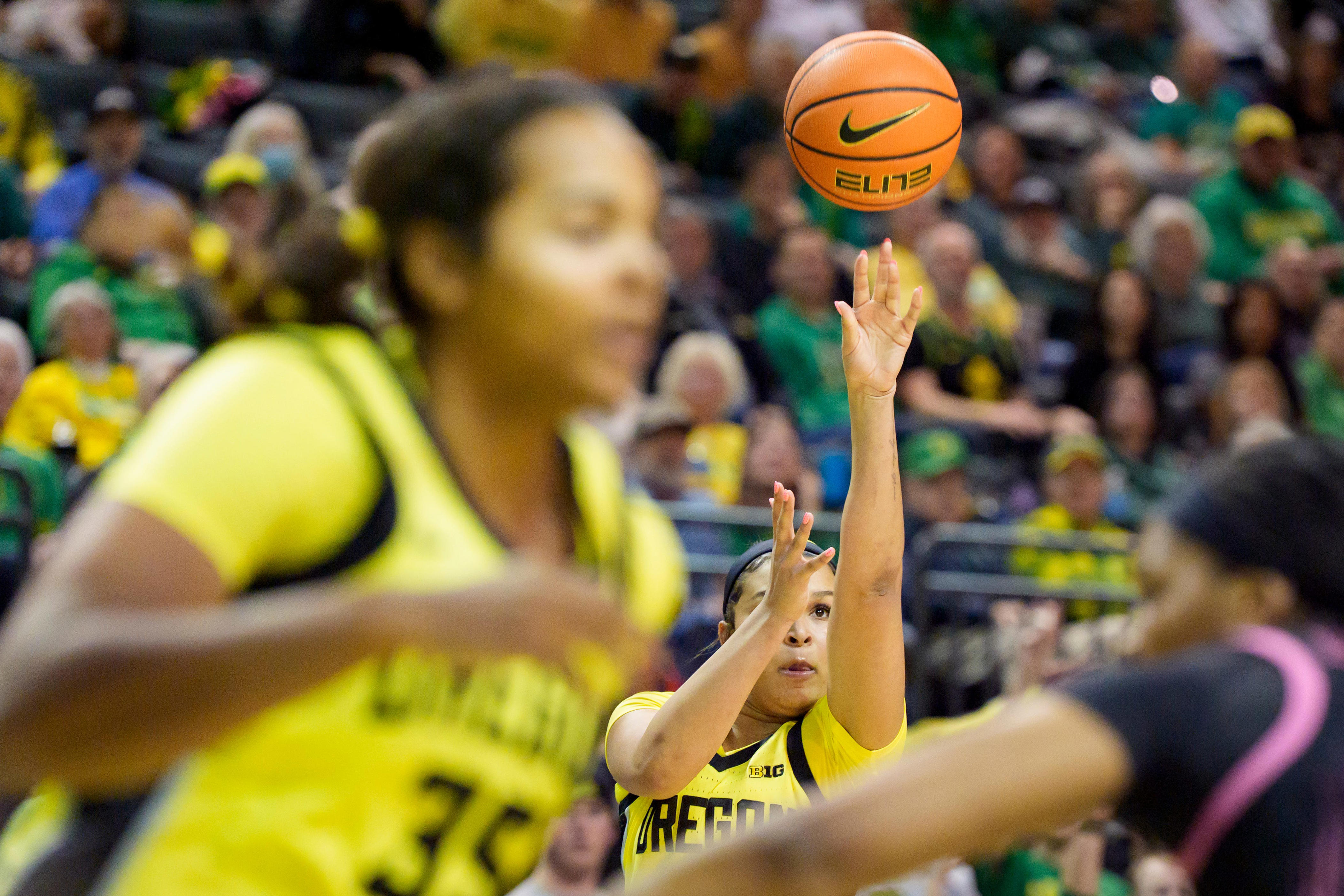 Ehis Etute dominates as Oregon women's basketball upsets Maryland