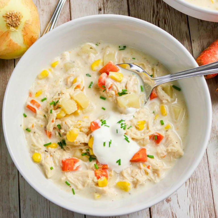 Slow cooker chicken corn chowder