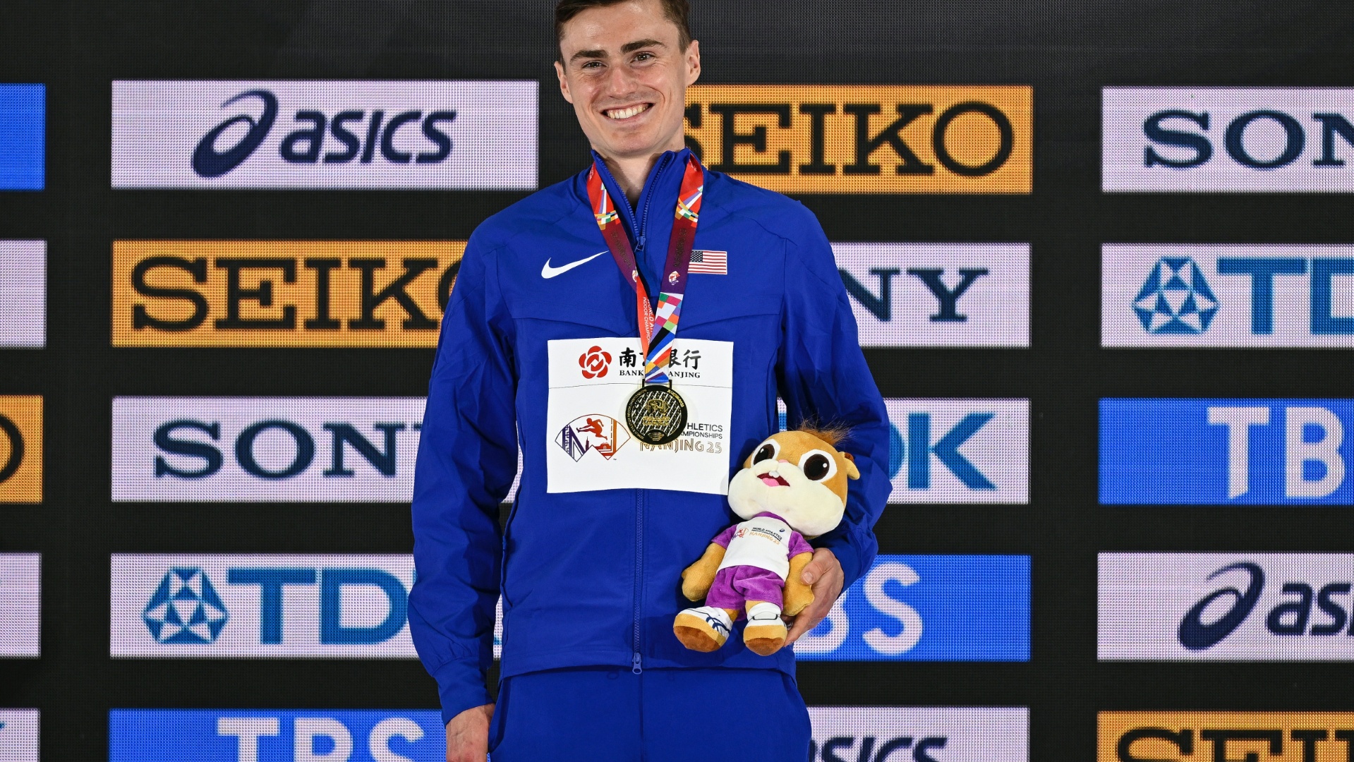 Leichtathletik: Amerikaner Hoey läuft Hallen-Weltrekord über 800 Meter