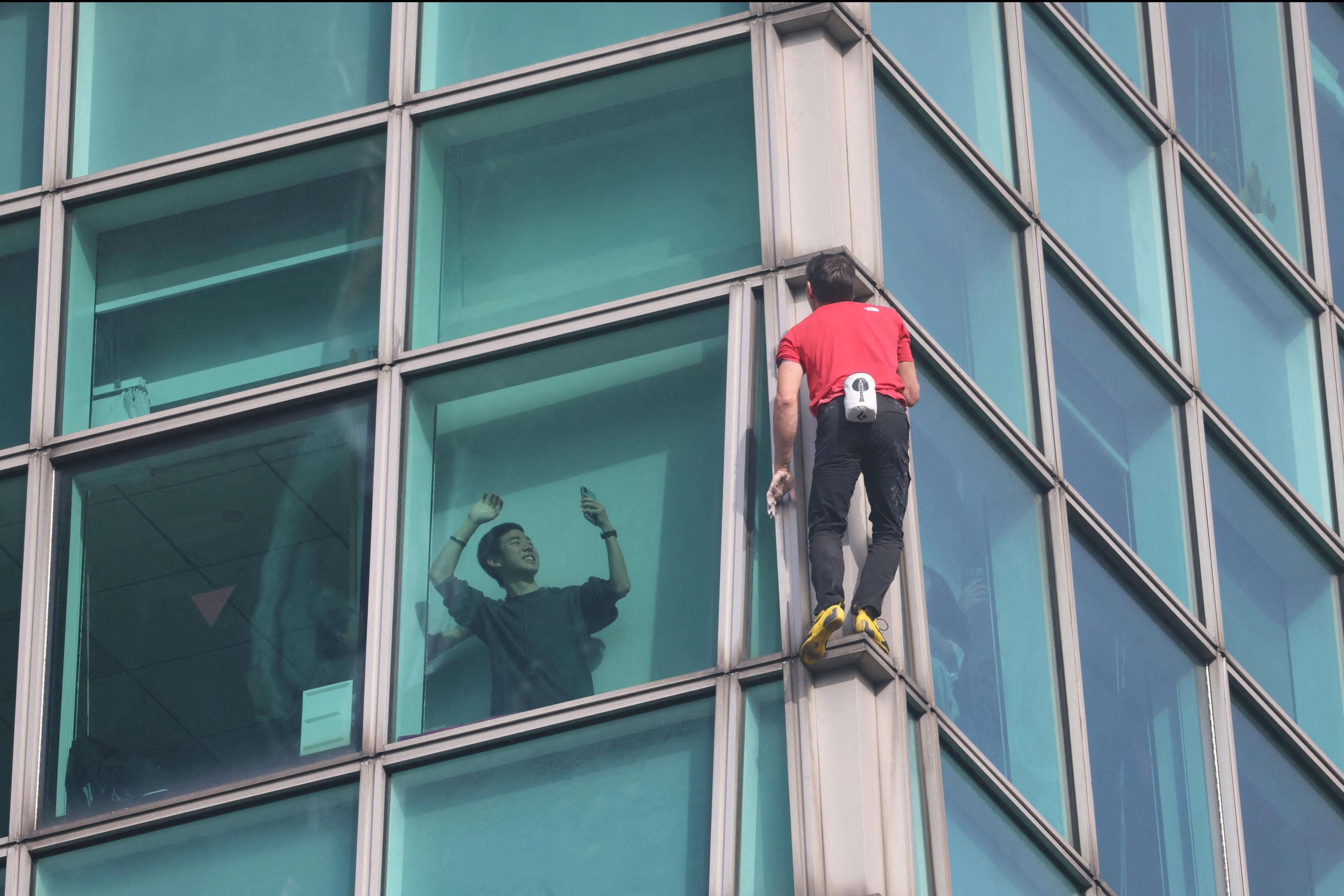 Skyscraper live on Netflix updates: Alex Honnold completes epic climb
