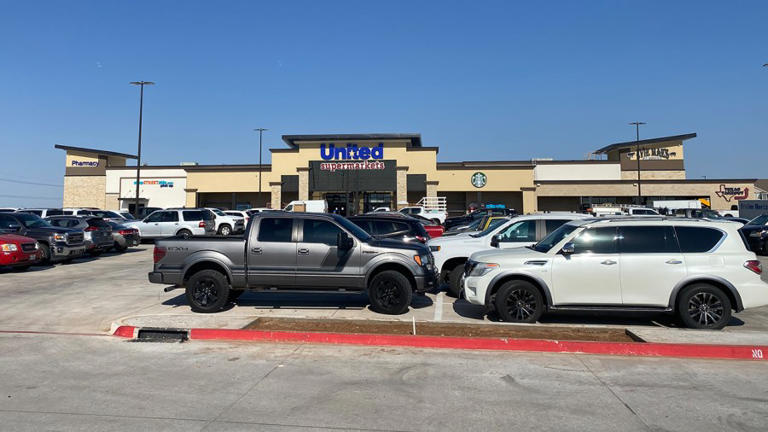 United Supermarkets closing area stores early Sunday