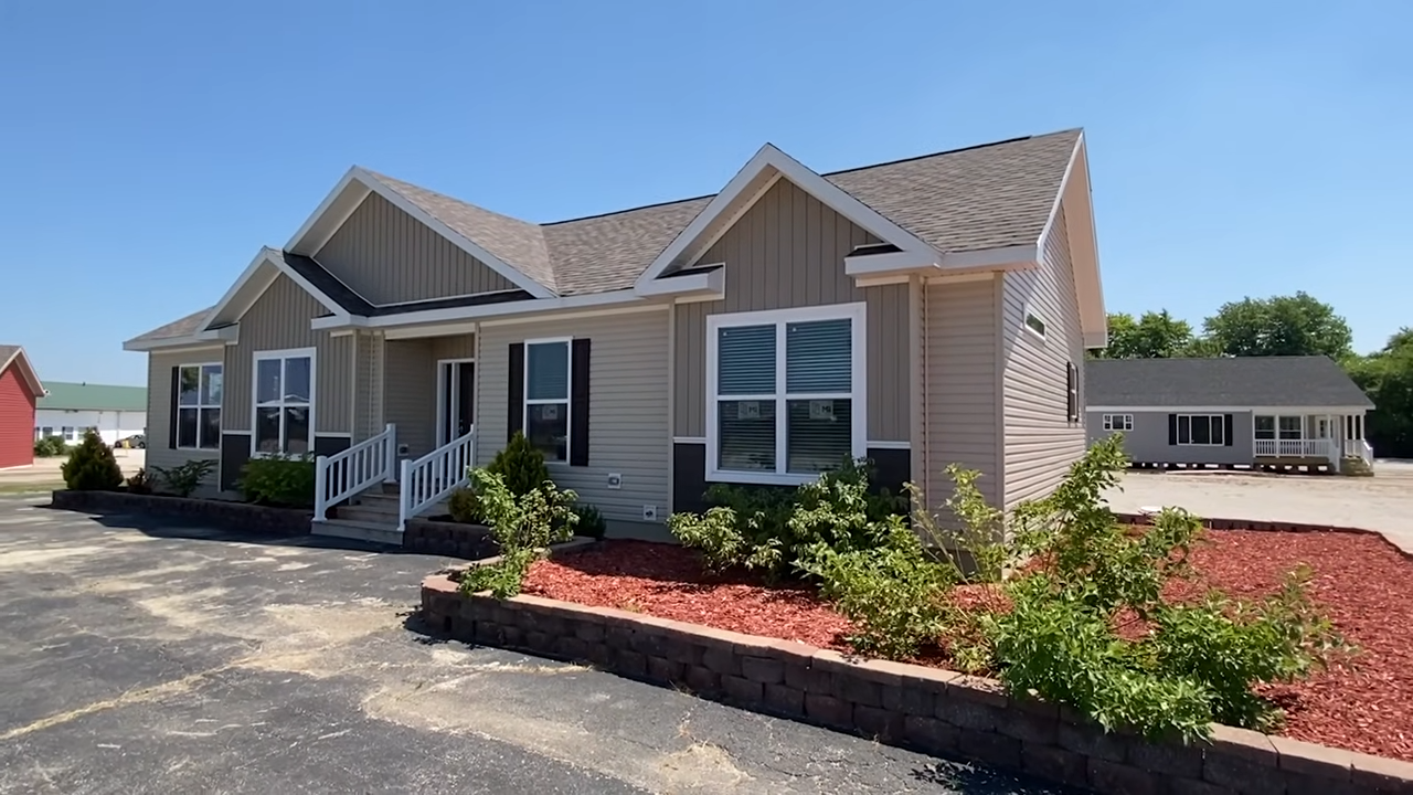 Off Frame Modular by Commodore Homes | 3 bed, 2 bath mobile house tour