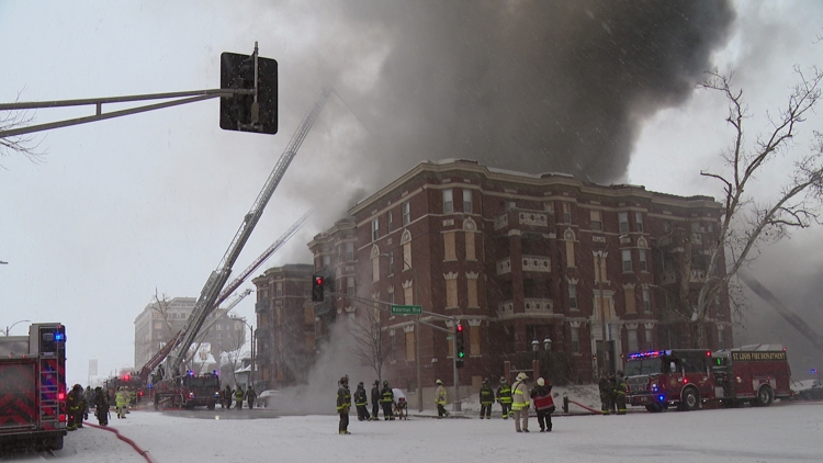Nearly 100 firefighters respond to apartment fire during winter storm ...