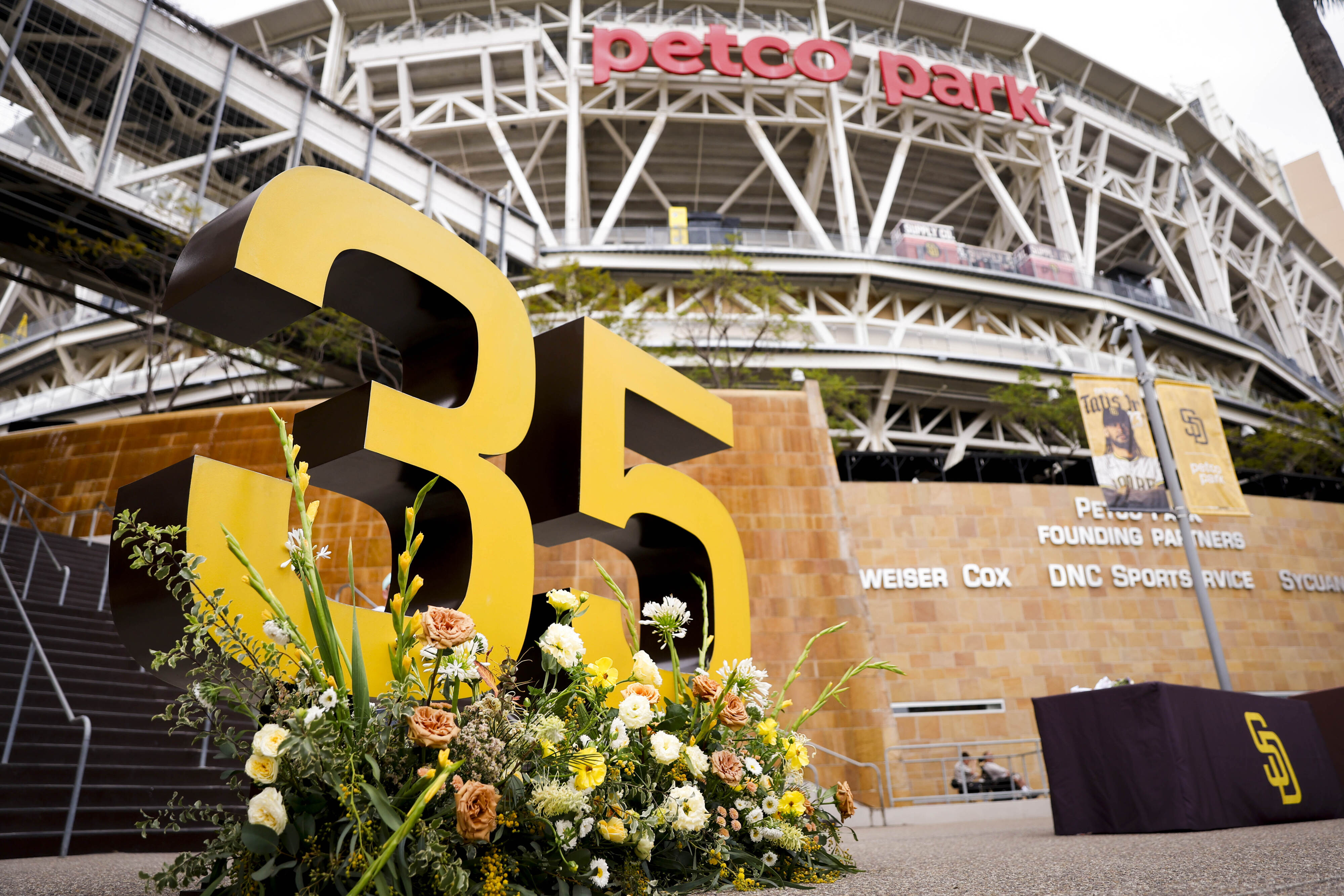 Padres great Randy Jones celebrated for his ‘spirit, ‘legacy’ and ...