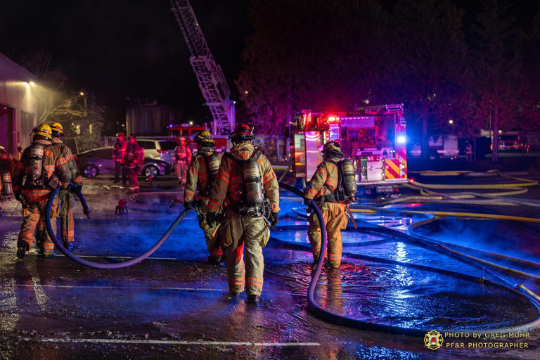 2-alarm fire burns warehouse in NE Portland