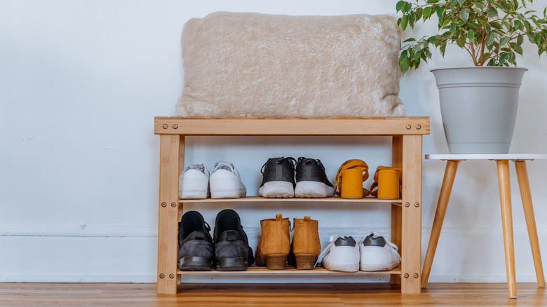 The smart way to use a shoe rack in the kitchen