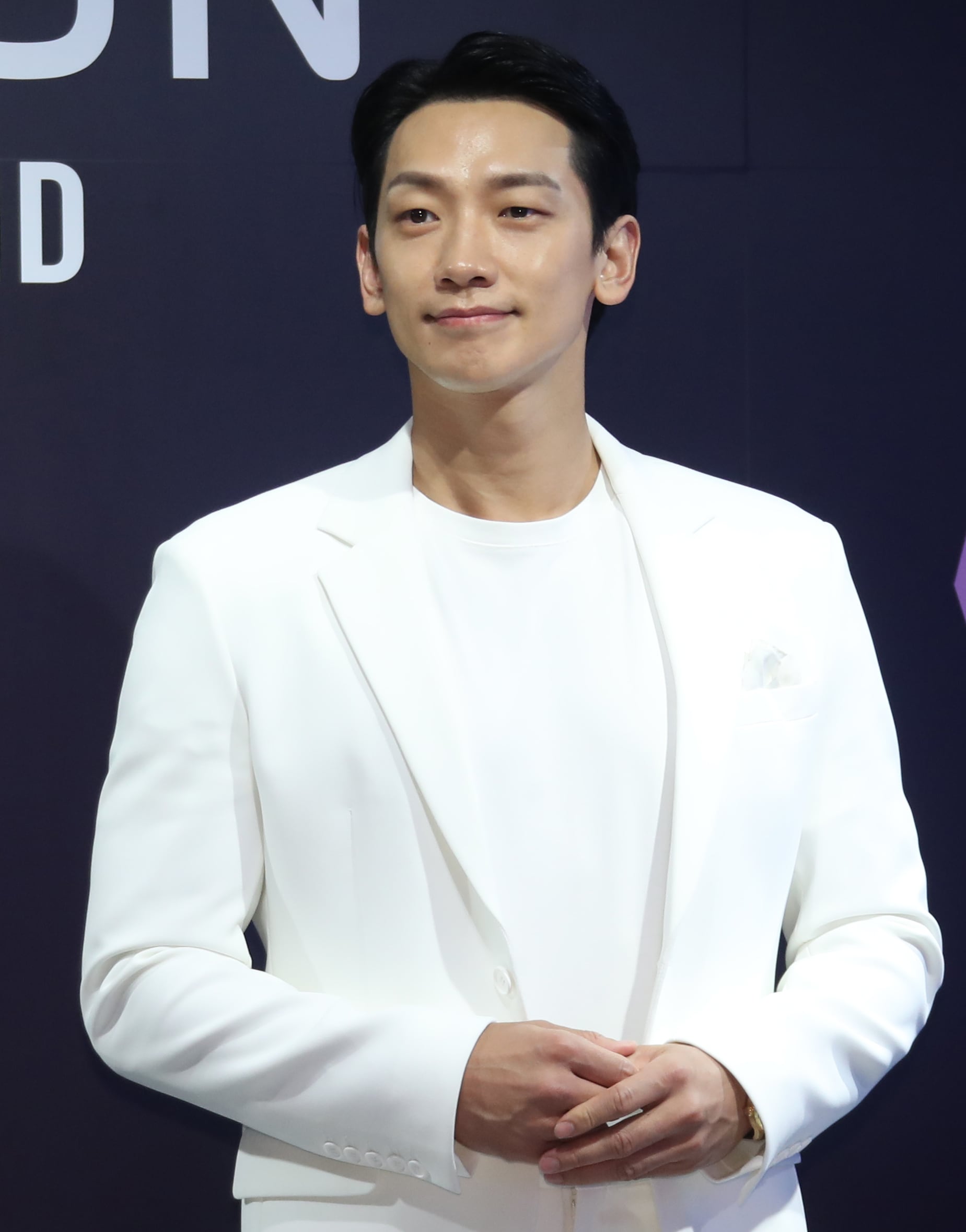 Singer Rain apologizes after pointing out hearing-impaired fan