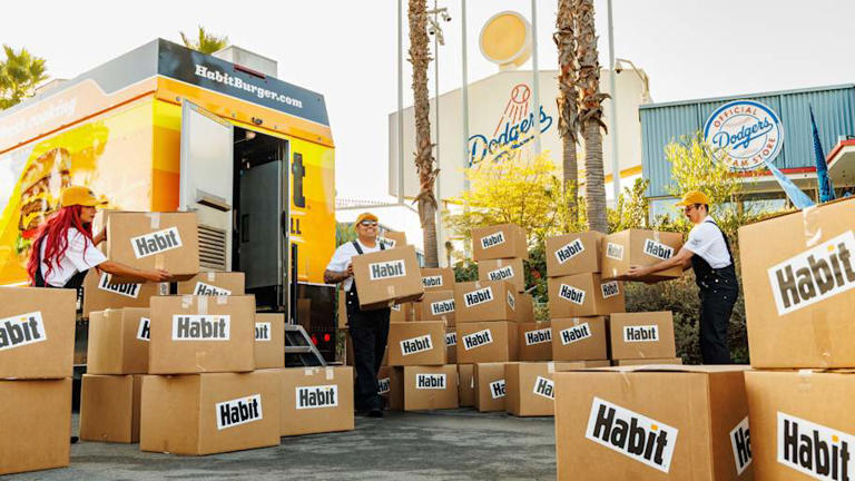 Dodgers bringing iconic Southern California burger to Dodger Stadium