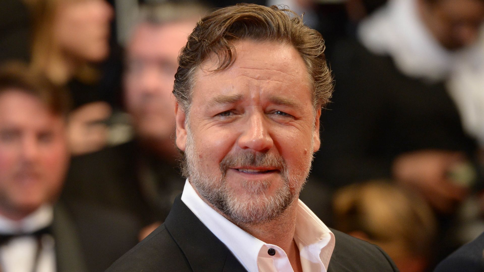 Russell Crowe's gritty $321M folklore adaptation with brutal battle ...