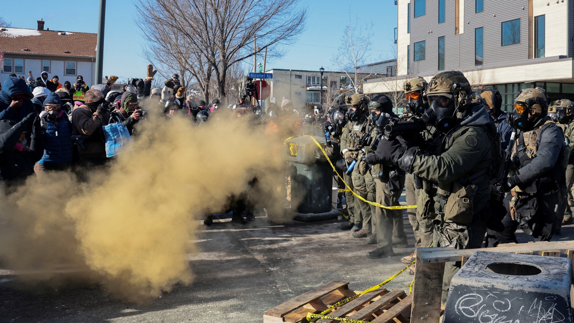 What a WSJ reporter saw on the ground following Minneapolis shooting
