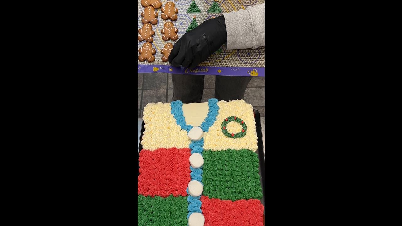 Festive pull-apart cupcake surprise