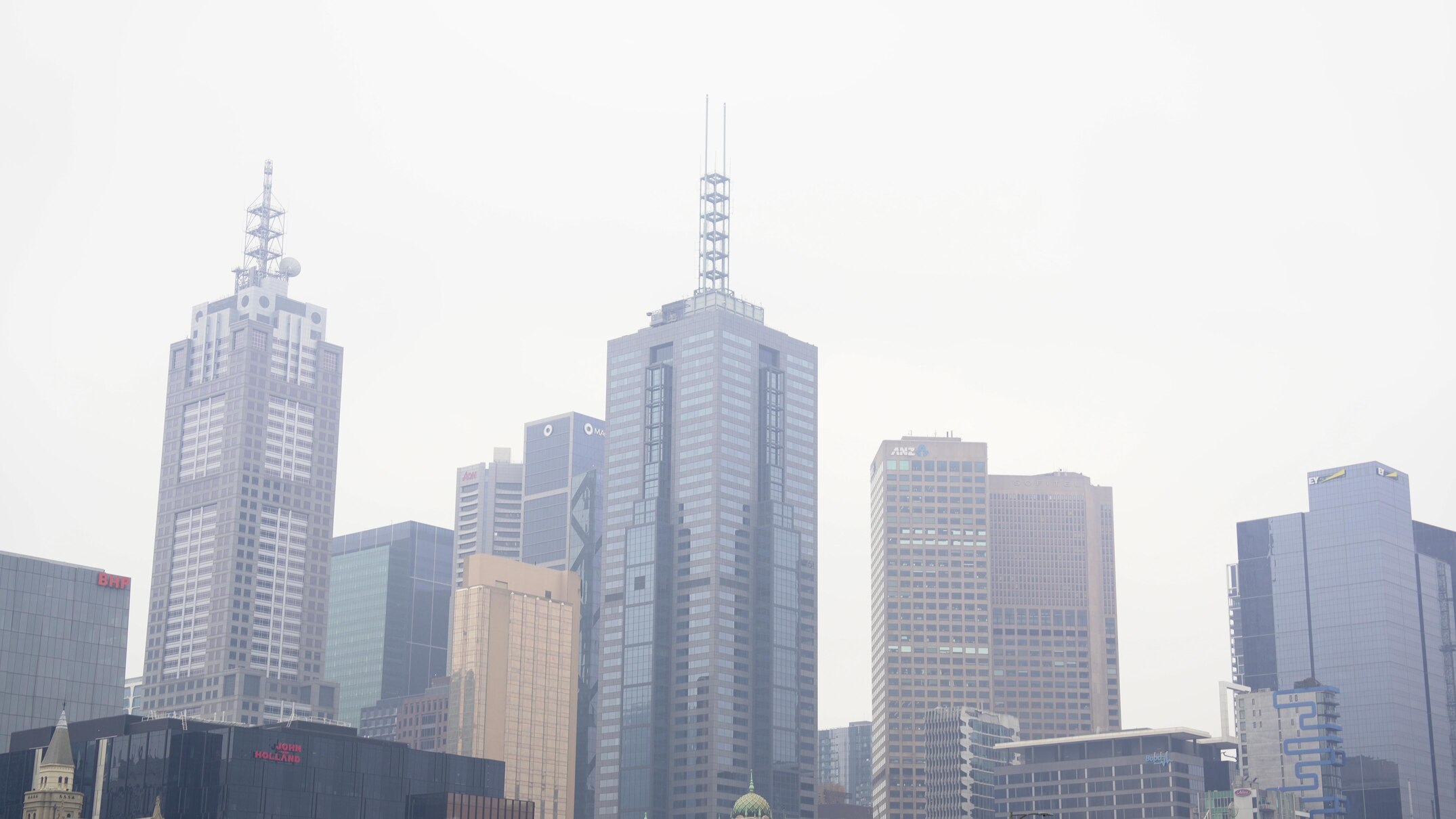 Health warning issued as Melbourne blanketed in smoke from Otways fire