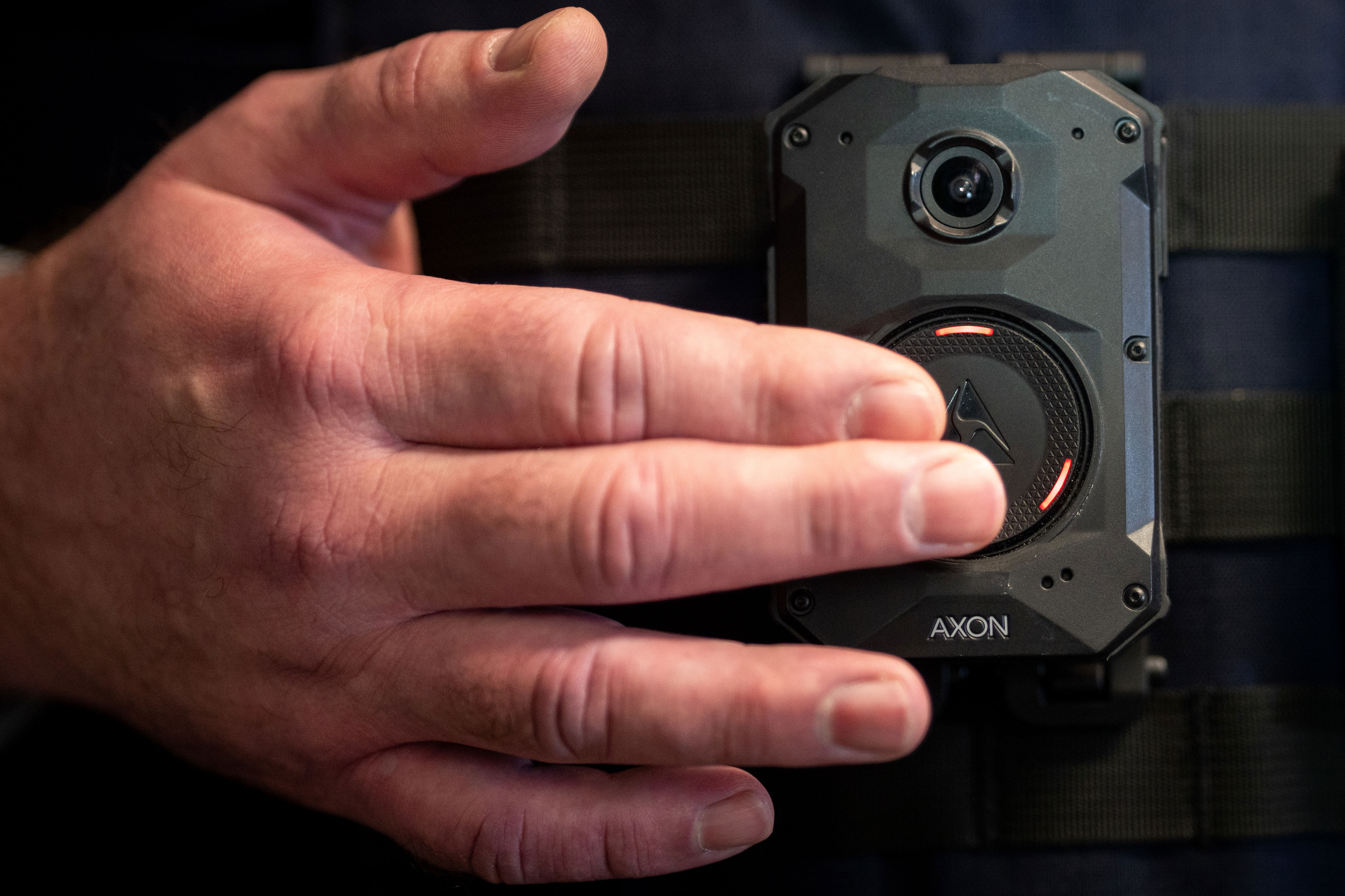 Coalition urges Montreal to move ahead with police body cameras