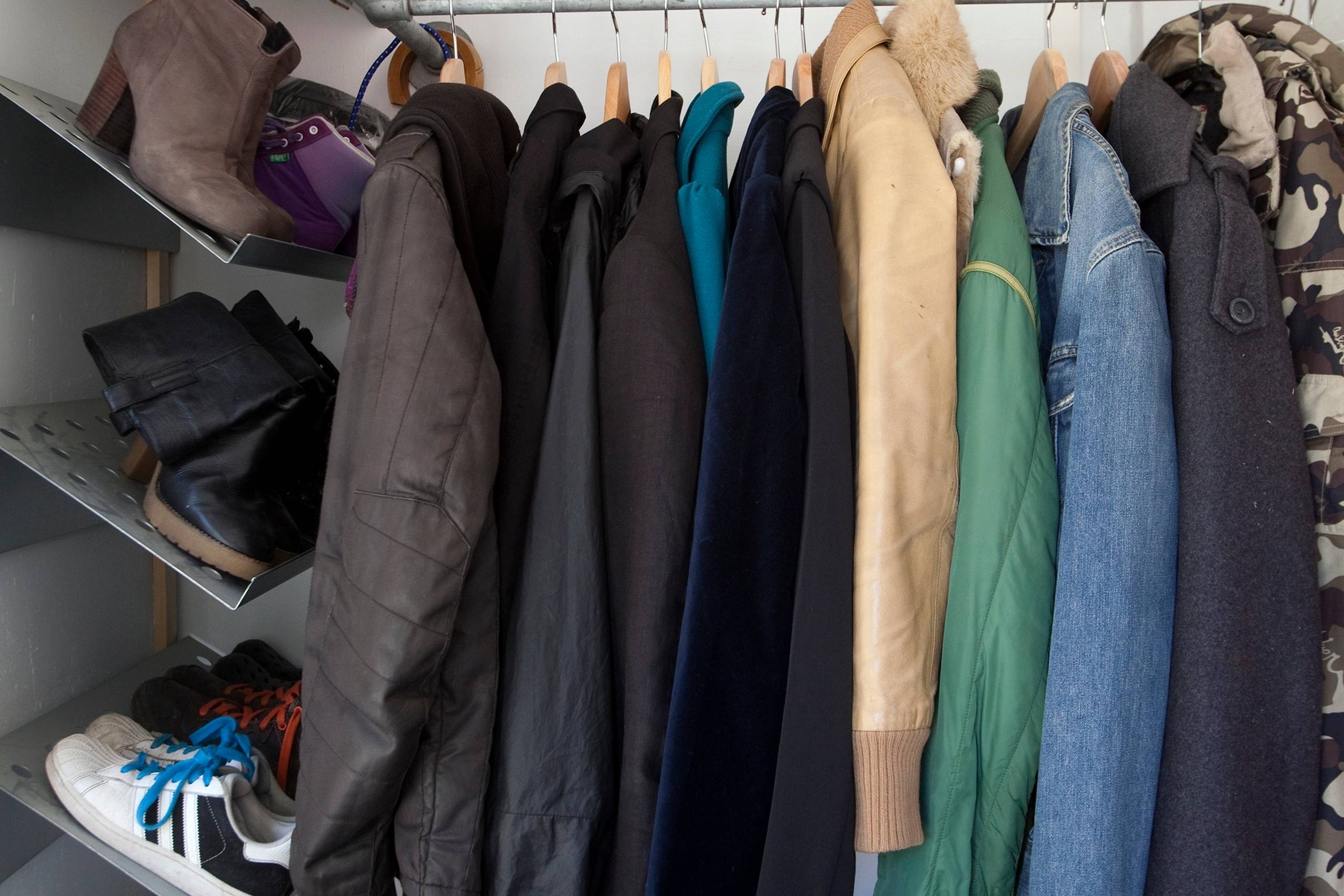 Derfor lugter dit garderobeskab