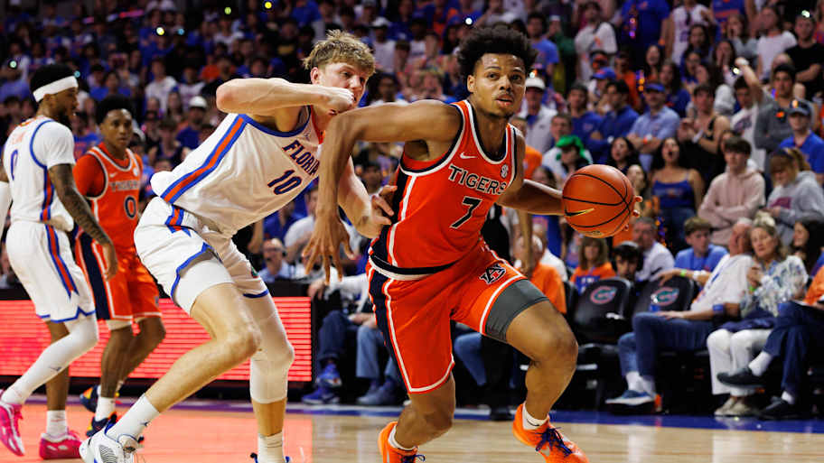 Gators lose at home for first time in over a year, fall to Auburn, 76-67