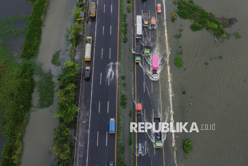 Banjir Jakarta belum surut, ratusan warga masih mengungsi