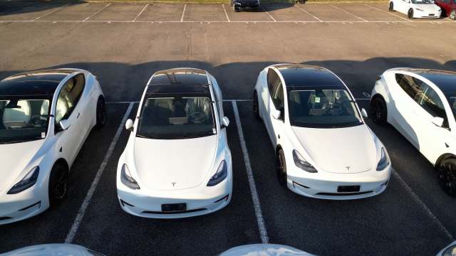 New report reveals concerning trend for Tesla: 'It's easy to see the ...