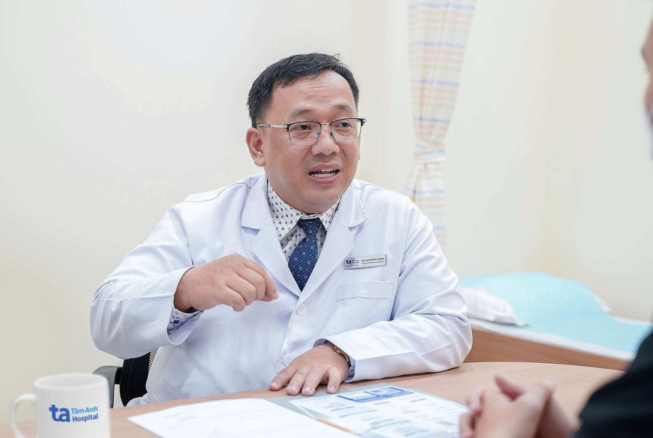 Uống thuốc giảm đau gout có hại thận?