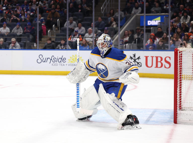 Lyon ties a Sabres record with his ninth straight win