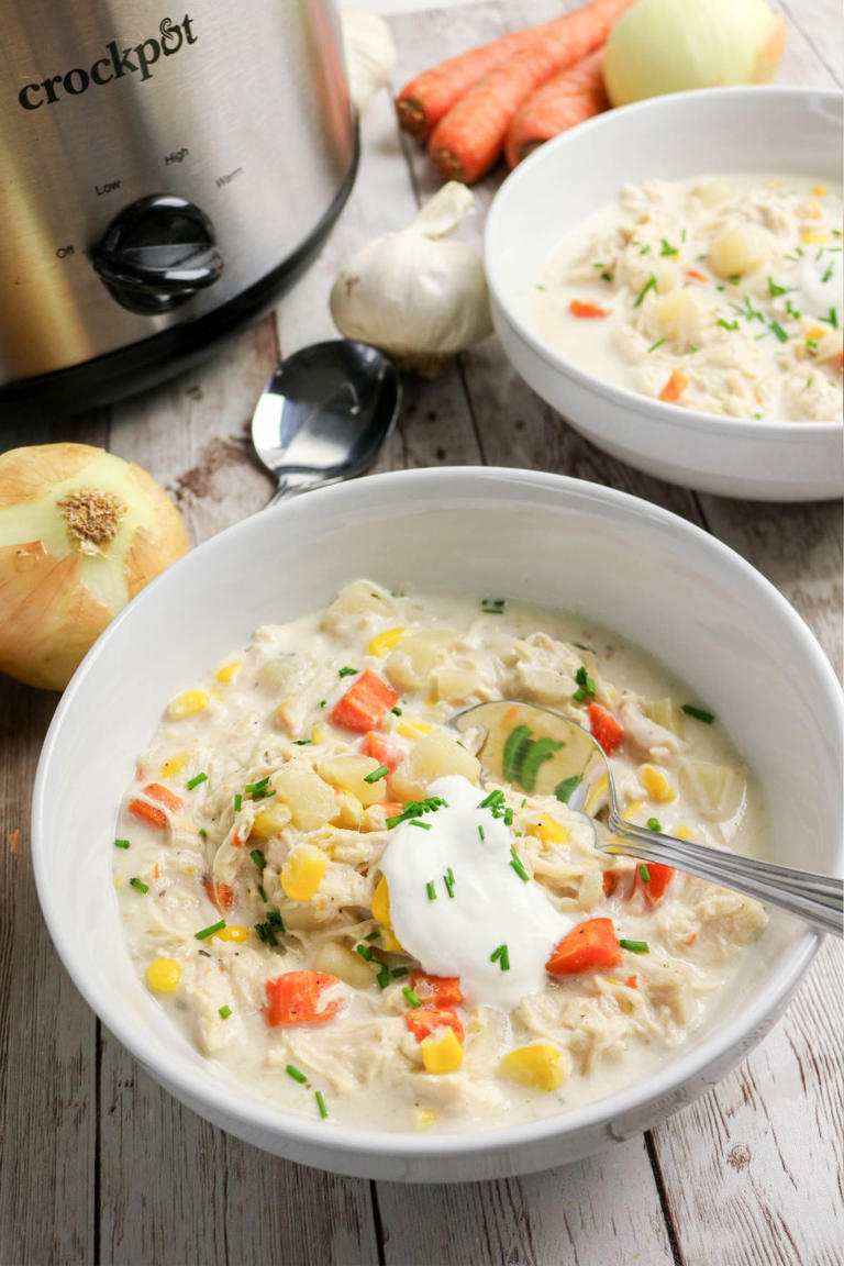 Slow cooker chicken corn chowder