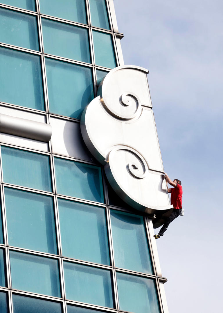 Netflix’s Skyscraper Live sees Alex Honnold triumph: updates