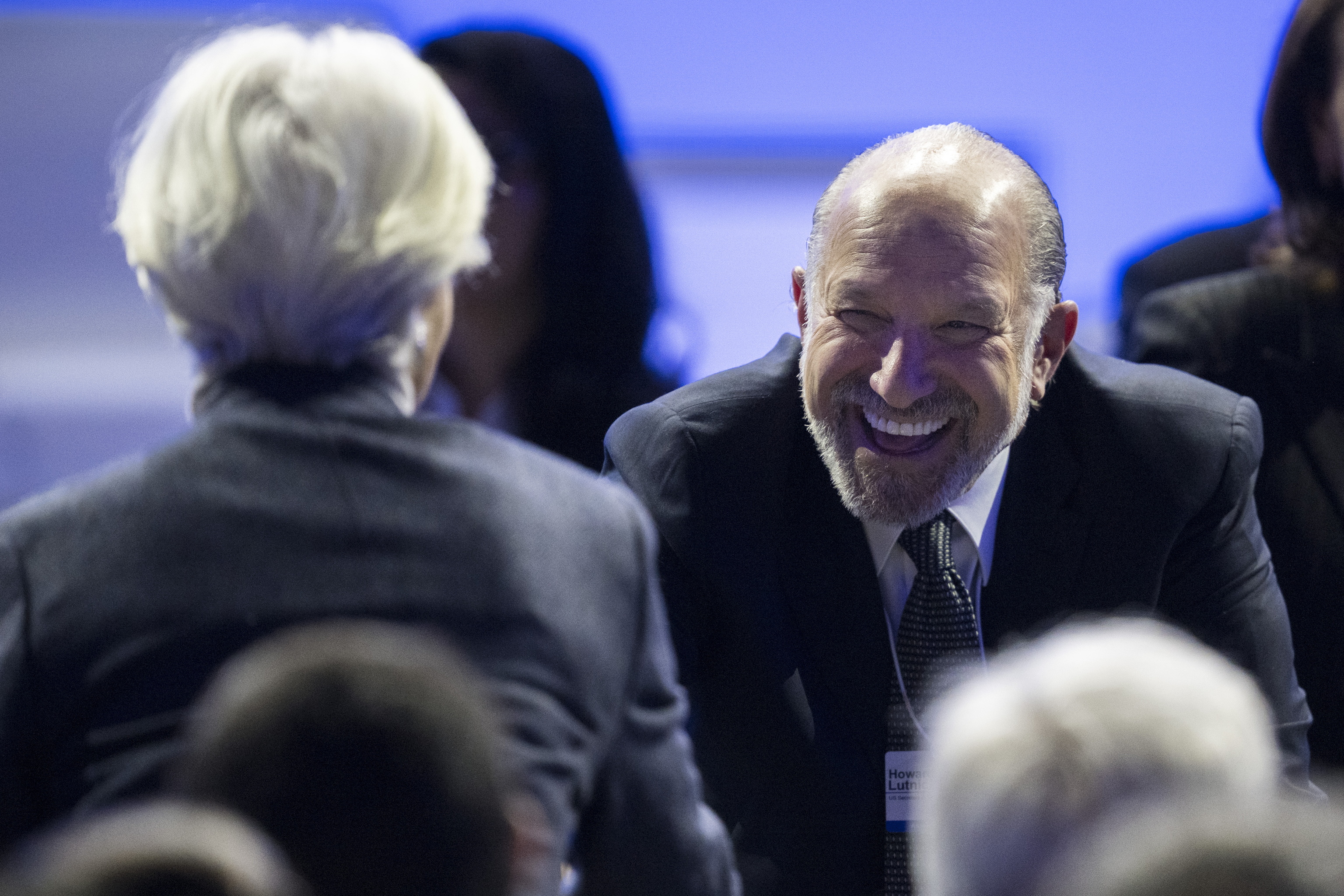 Las mofas del equipo de Trump en Davos sobre la UE: "Se somete a China ...