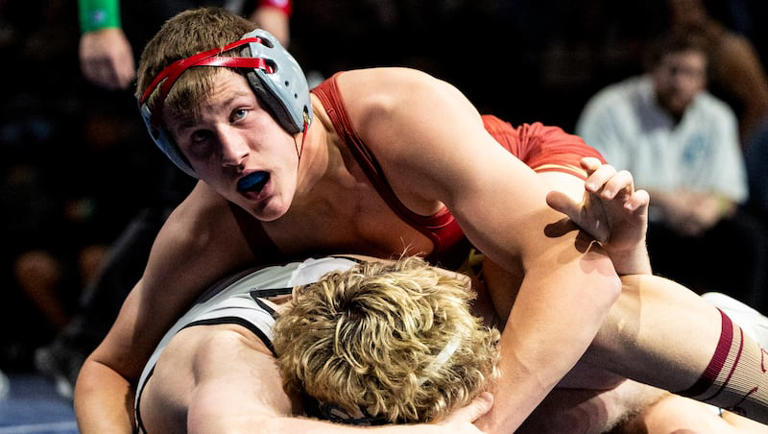 High school boys wrestling: Canyon View, Delta win 3A divisional meets