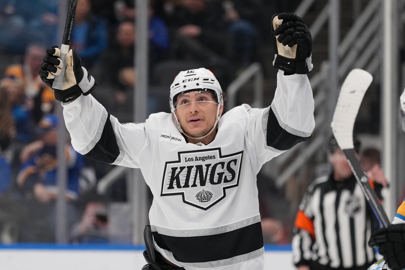 Moore scores deciding goal in shootout as Kings beat Blues 5-4