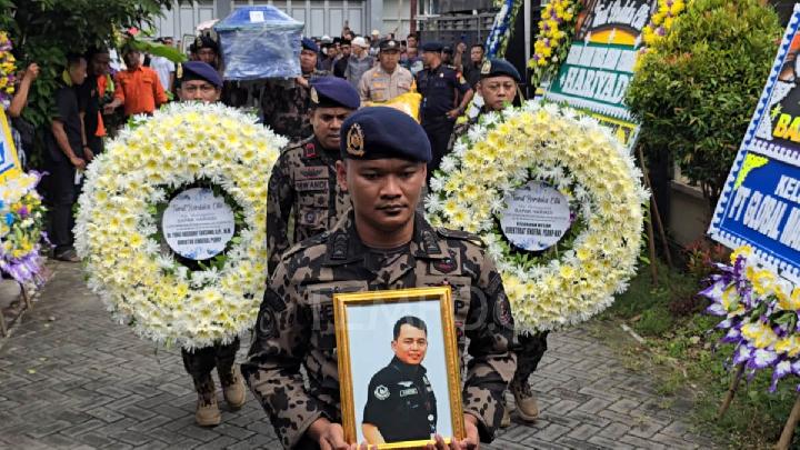 Tangis keluarga sambut jenazah korban kecelakaan pesawat ATR