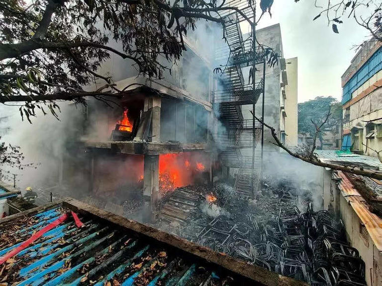 Nampally fire chokes traffic