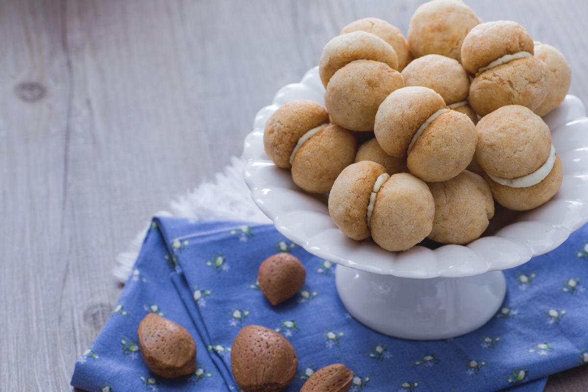 Savory lady's kisses