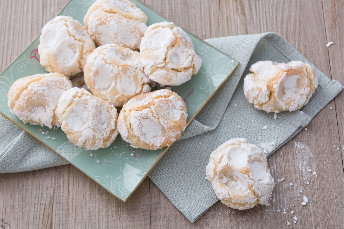 Almond paste pinches