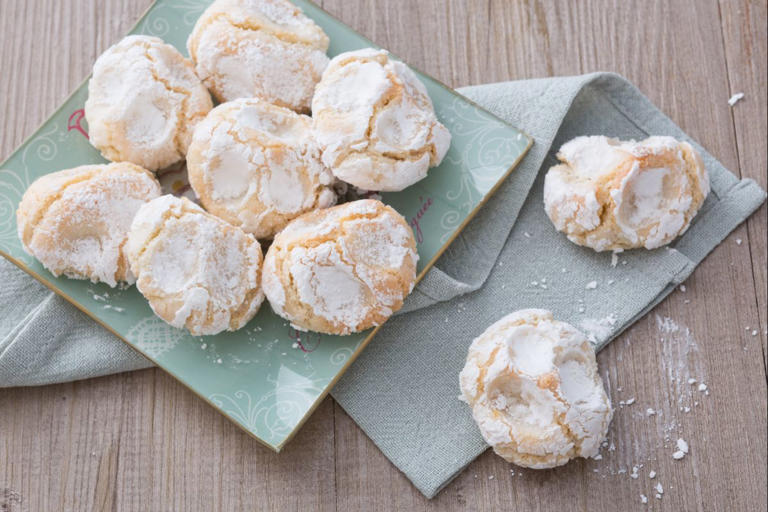 Almond paste pinches