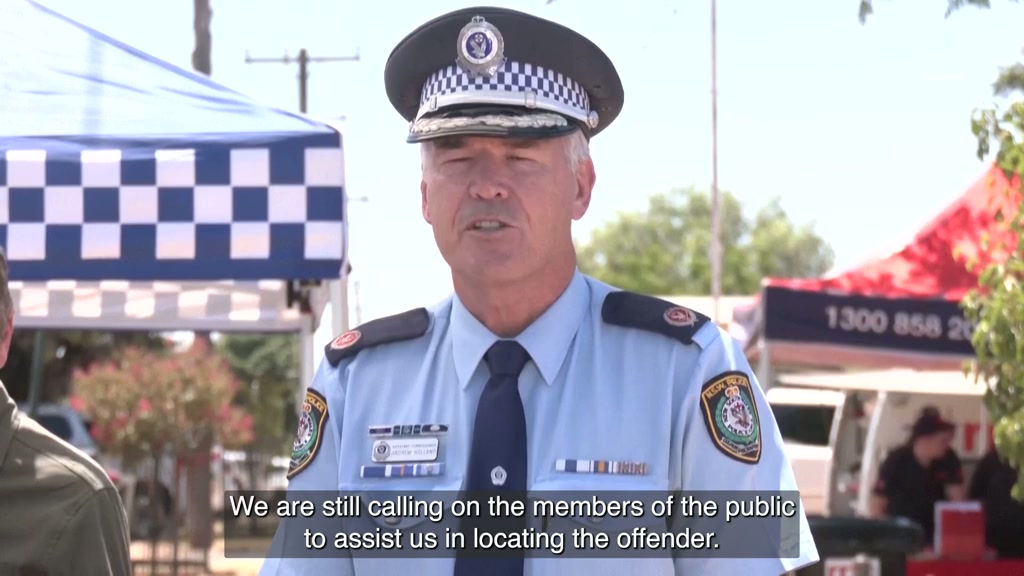 Australian police intensify hunt for gunman who killed three