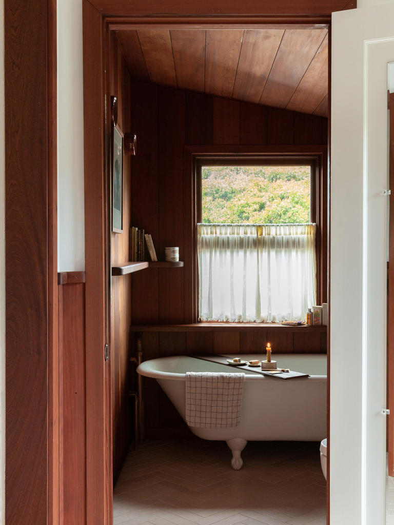 This esthetician’s warm wood bathroom is like her skincare routine ...