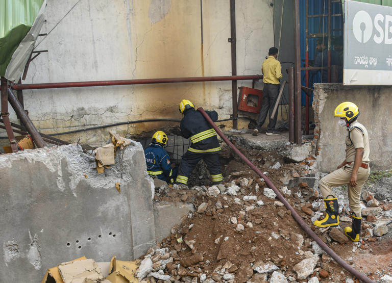 Five killed in fire at furniture shop building in Hyderabad, officials ...