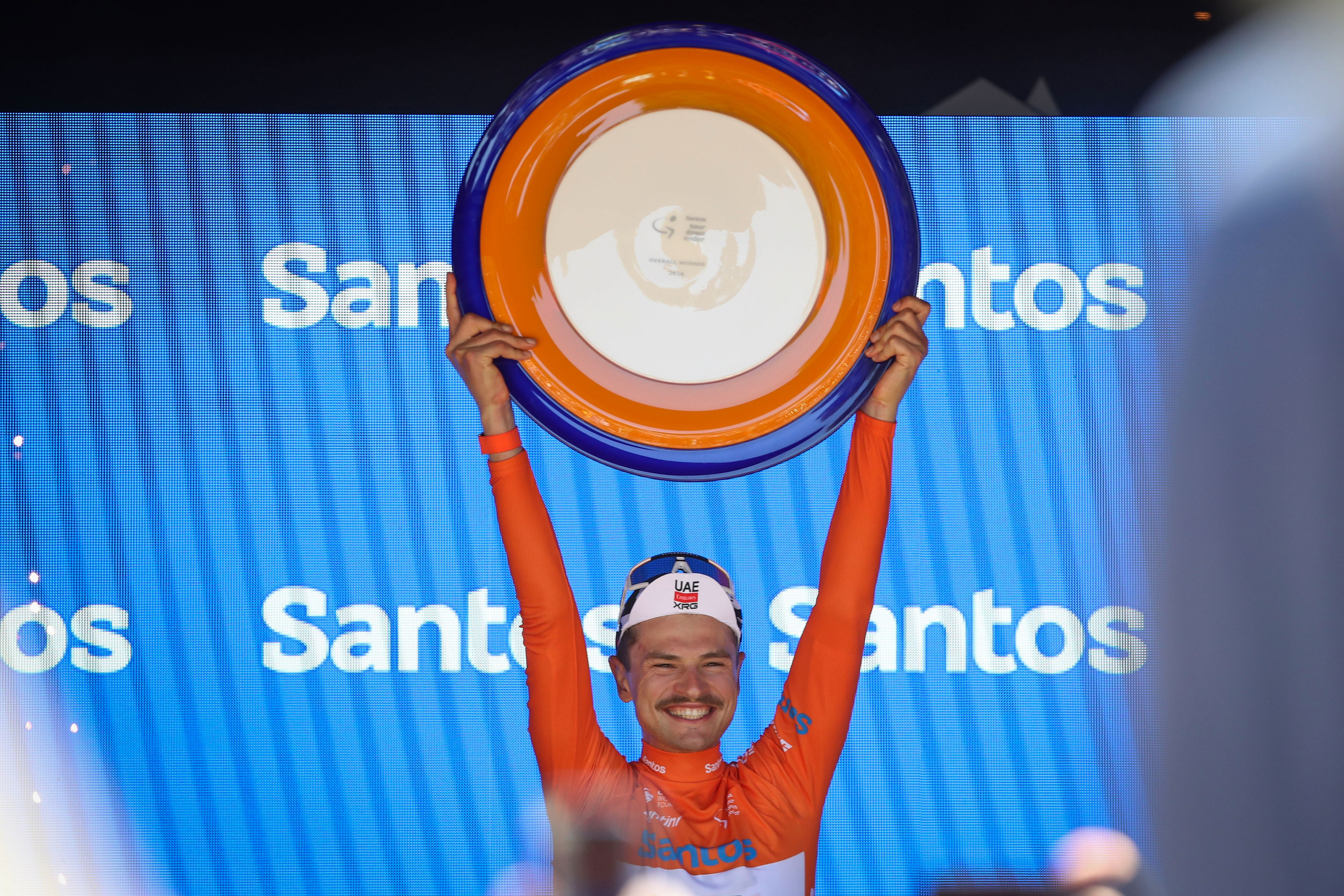 Jay Vine wins the Tour Down Under after being knocked off his bike by a ...