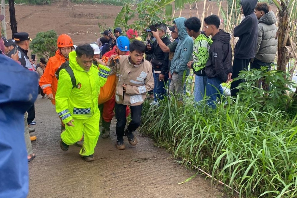 Tim gabungan evakuasi 11 korban jiwa longsor Cisarua, 79 masih hilang